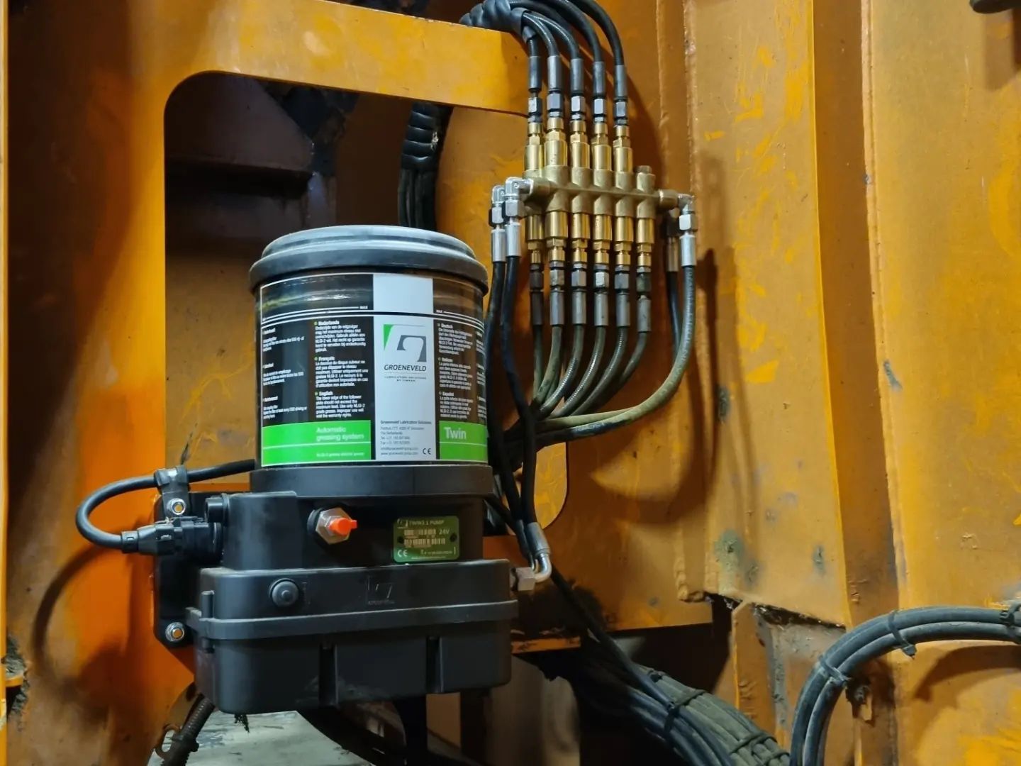Groeneveld Twin Auto Greaser | LSL Lubrication Solutions